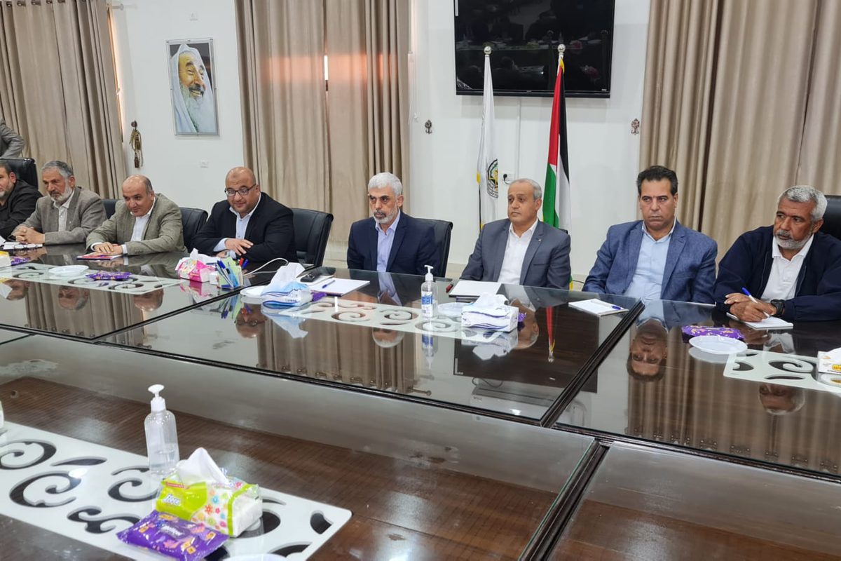 الاحتلال يعتقل ثلاثة شبان ويستدعي آخرين من القدس
